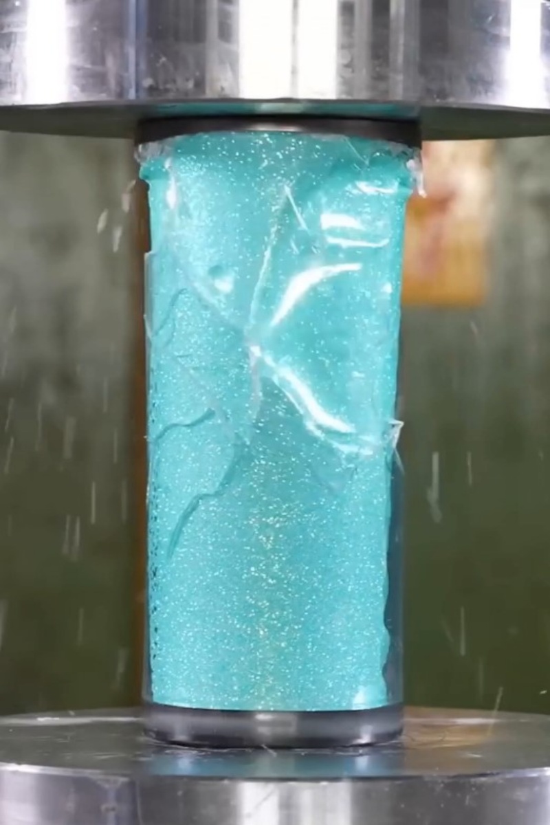 Tubo glitterato sotto pressione, la forza idraulica incontra la melma ...