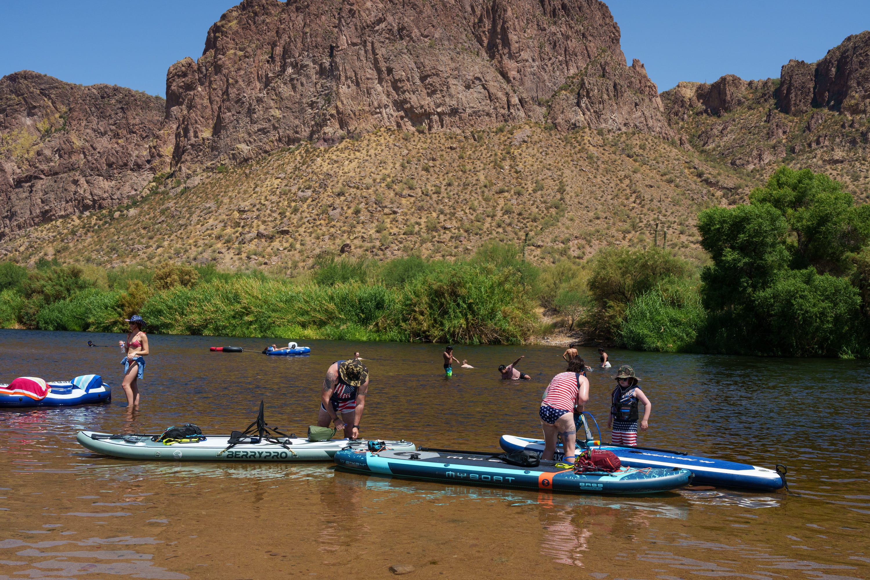 Deputies finds body of man who went missing while crossing Salt River