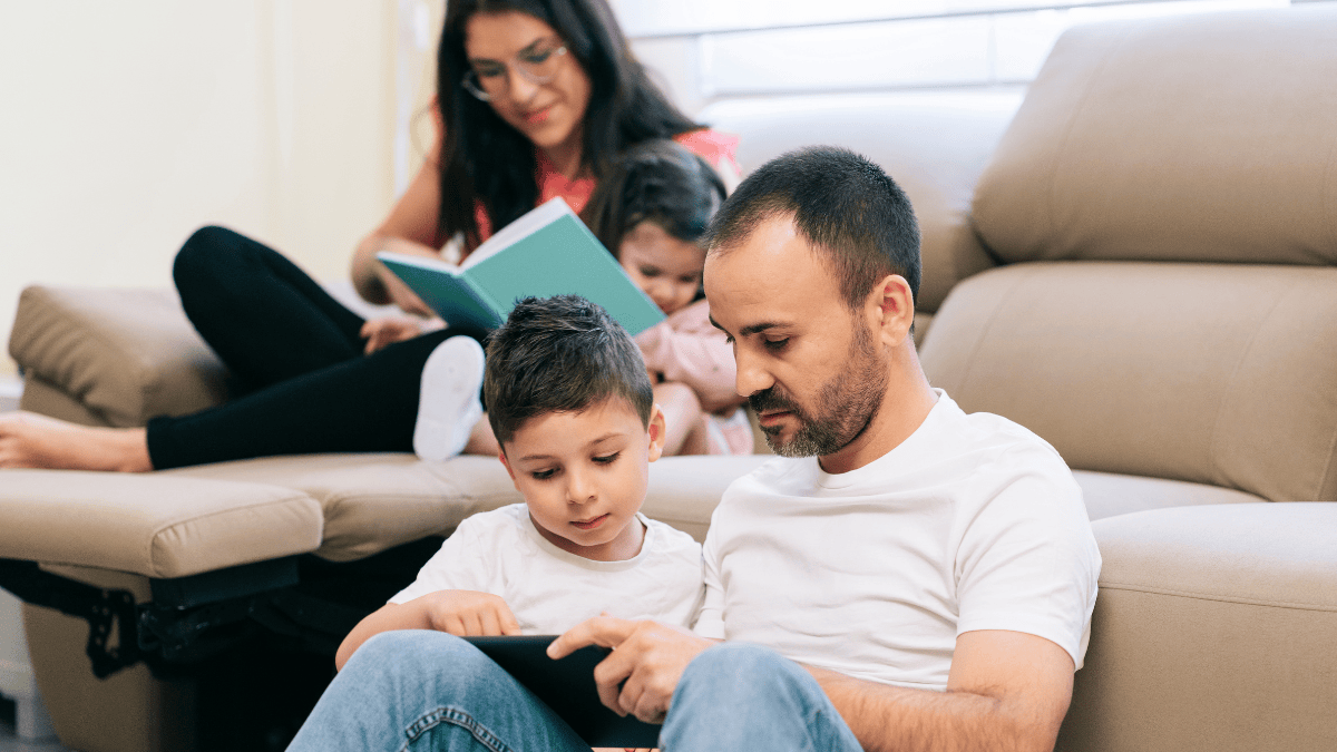 10 Examples of Responsible Parenting to Raise Kids with Love