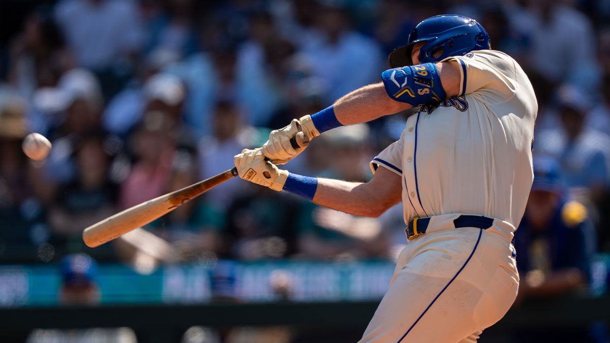 Mariners star Cal Raleigh breaks Salvador Perez’s home run record