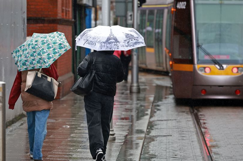 Ireland weather: Wet and windy weekend ahead as temperatures to drop to ...