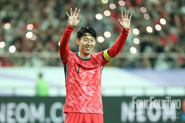 [442.live] '캡틴' 손흥민, 7년 만에 주장 완장 내려놓나? 홍명보 감독, “가능성 없는 건 아니지만..."