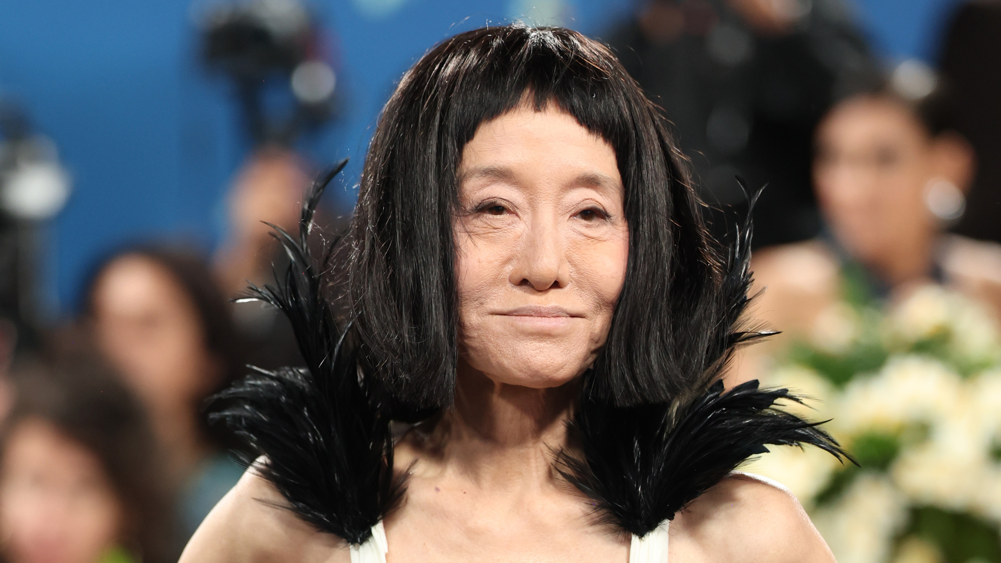 À 76 ans, Vera Wang ose la combinaison débardeur échancrée et dévoile ...