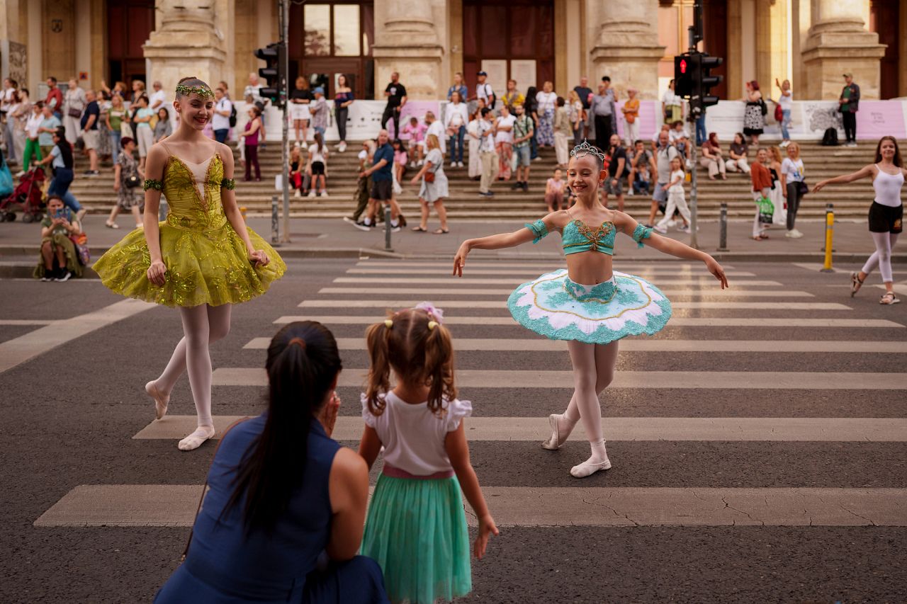 In Pictures: Ballerinas take centre stage on iconic Bucharest avenue