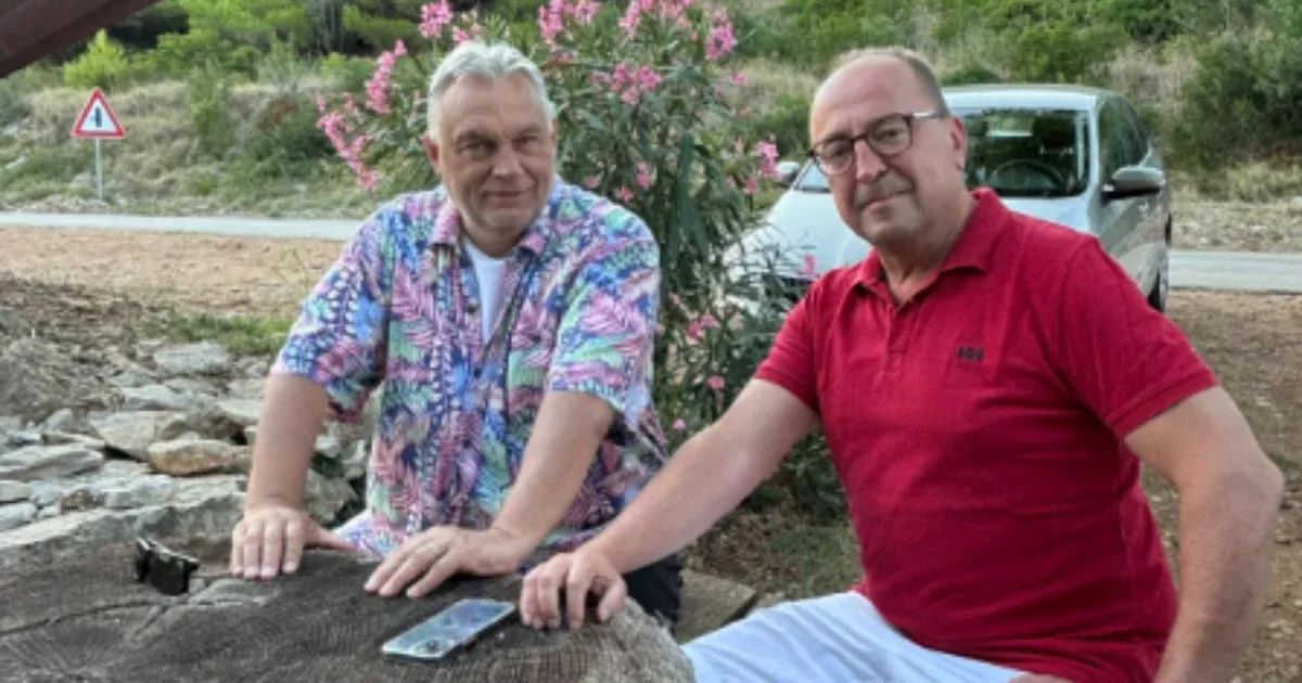 Színes ing, borosta, Németh Zsolt: szokásosan alakul Orbán Viktor ...