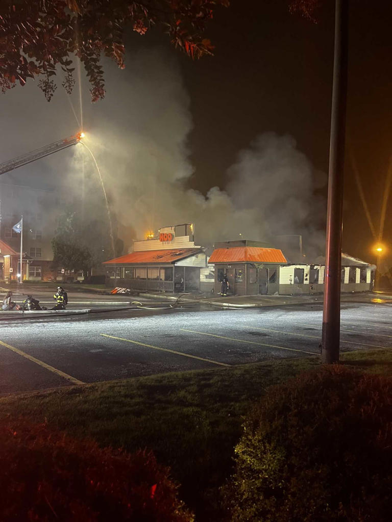Upstate Hooters restaurant destroyed by fire