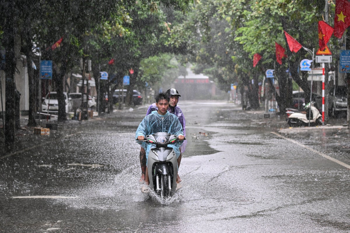 Typhoon Kajiki makes landfall in Vietnam as authorities close schools ...