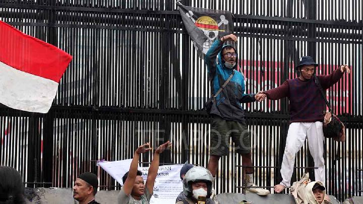 Gedung Parlemen Dikepung Massa, DPR Rapat Seperti Biasa