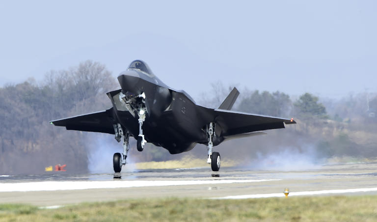 Map shows F-35 bases and jet fighter carriers near China