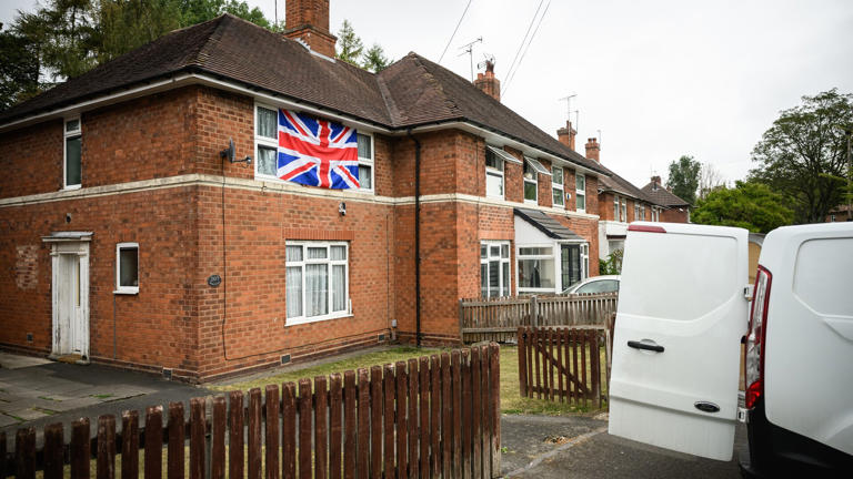 UK government's 'double standards' prompt citizens to put up British ...