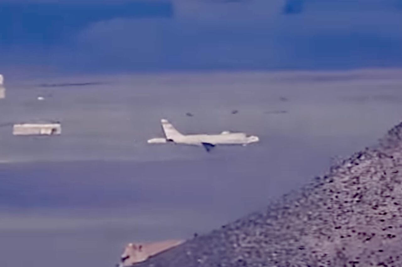 Mystery: World’s Most Secret Plane Spotted Flying Over Area 51