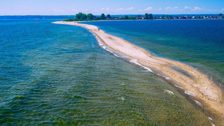 Idziesz w głąb morza… suchą stopą. Odkryj fenomen, który pokochały pary ...