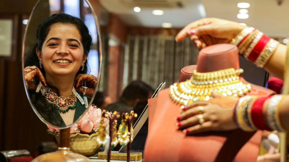 Lucknow Gold Rates Fall, Compare Price With Major Markets In India