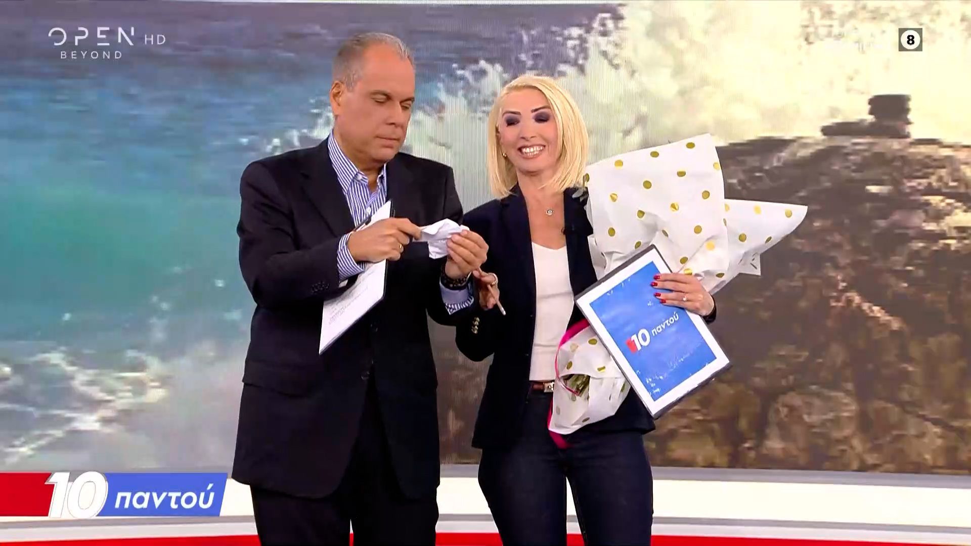 Πρεμιέρα για το «10 ΠΑΝΤΟΥ» με τον Νίκο Στραβελάκη και την Μίνα Καραμήτρου