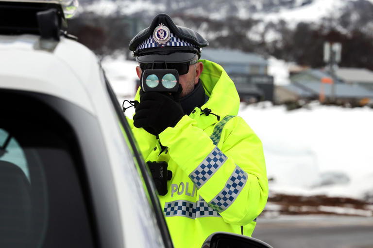 NSW police issue more than 1500 traffic infringements to snow bunnies