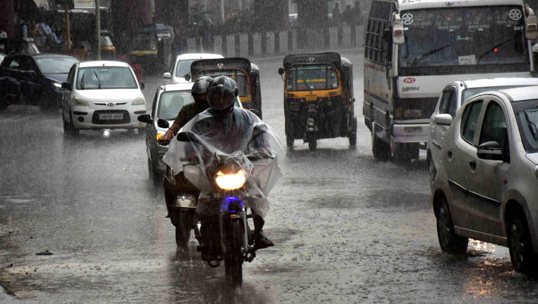 Cloudbursts, flash floods likely in J&K over next 48 hrs; severe weather alert issued for Jammu ...