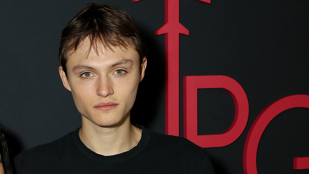 Le fils d'Helena Christensen, Mingus Reedus, plaide non coupable d ...