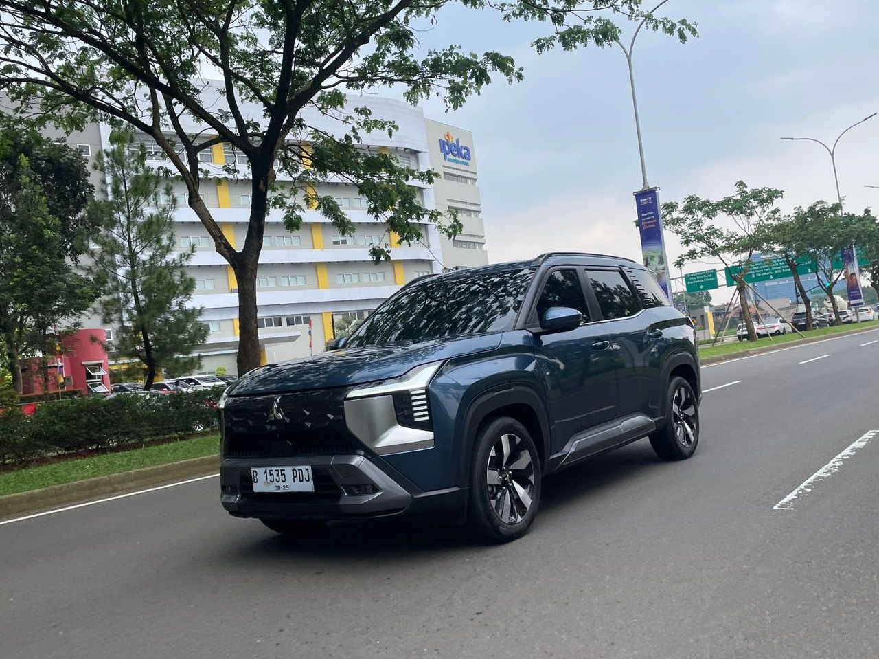 Mitsubishi Destinator VS Innova Zenix Bensin, Siapa Lebih Irit?