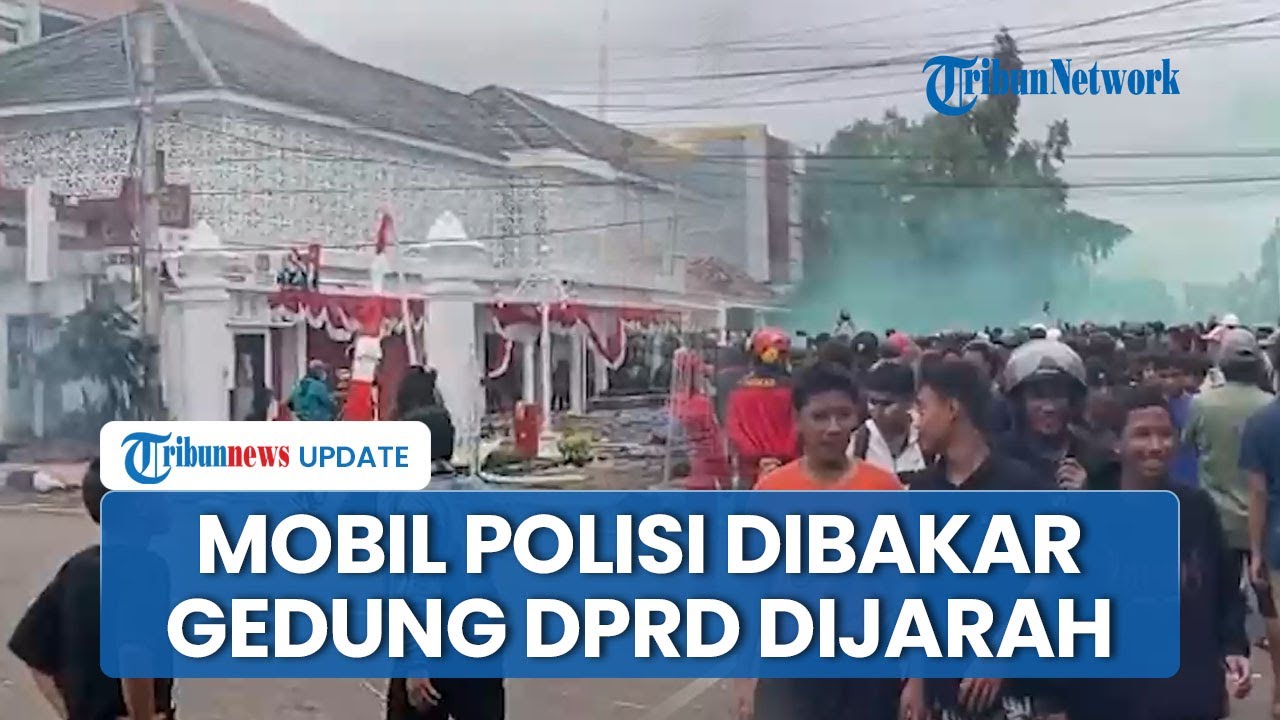 Situasi Demo Tak Terkendali! Massa Aksi Bakar Mobil Polisi dan Jarah ...