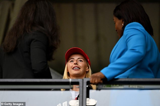 Chloe Kelly watches on and inspires England to 92-3 Women's Rugby World ...