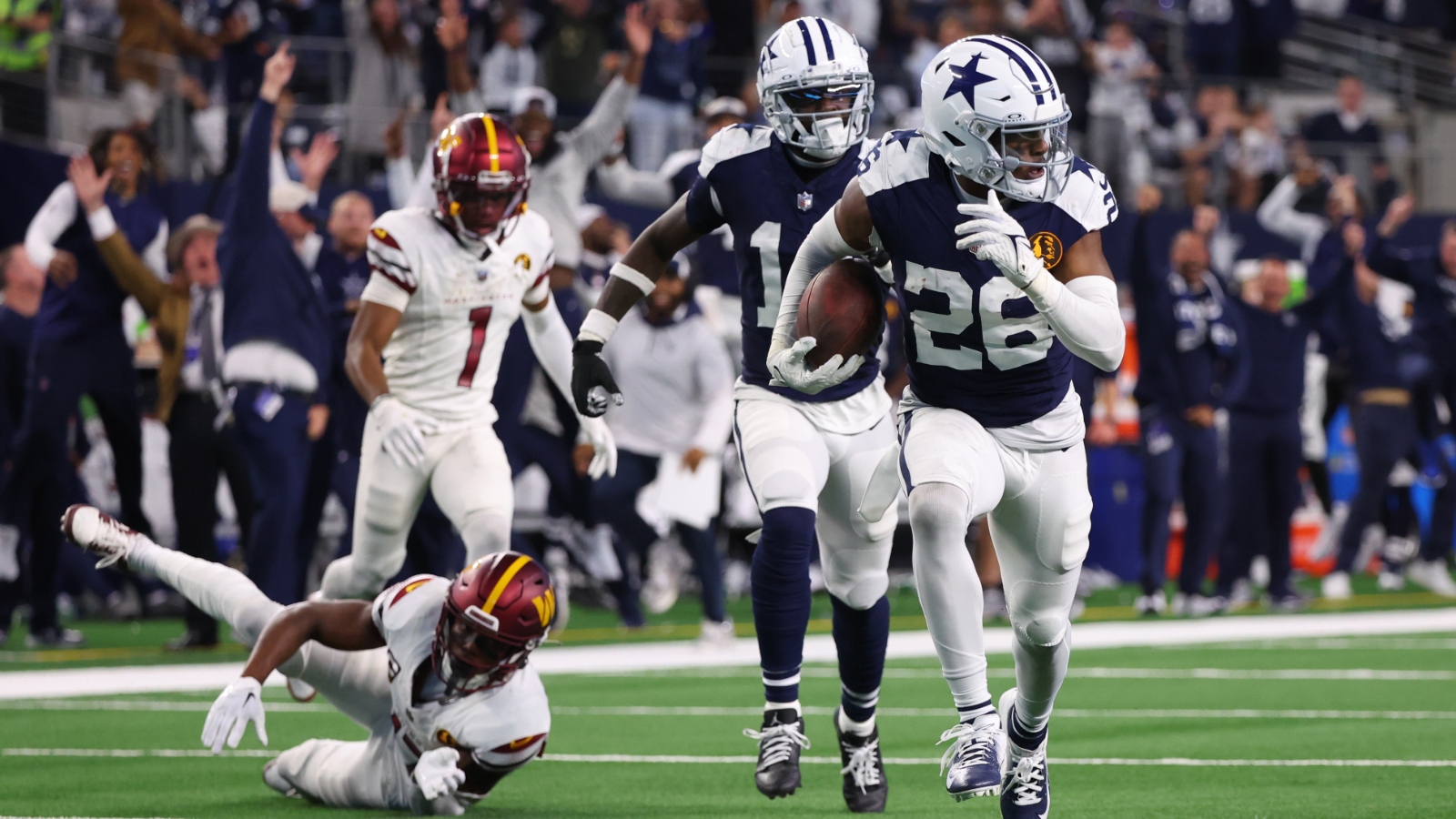 Cowboys Extend Cornerback Daron Bland After Trading Micah Parsons