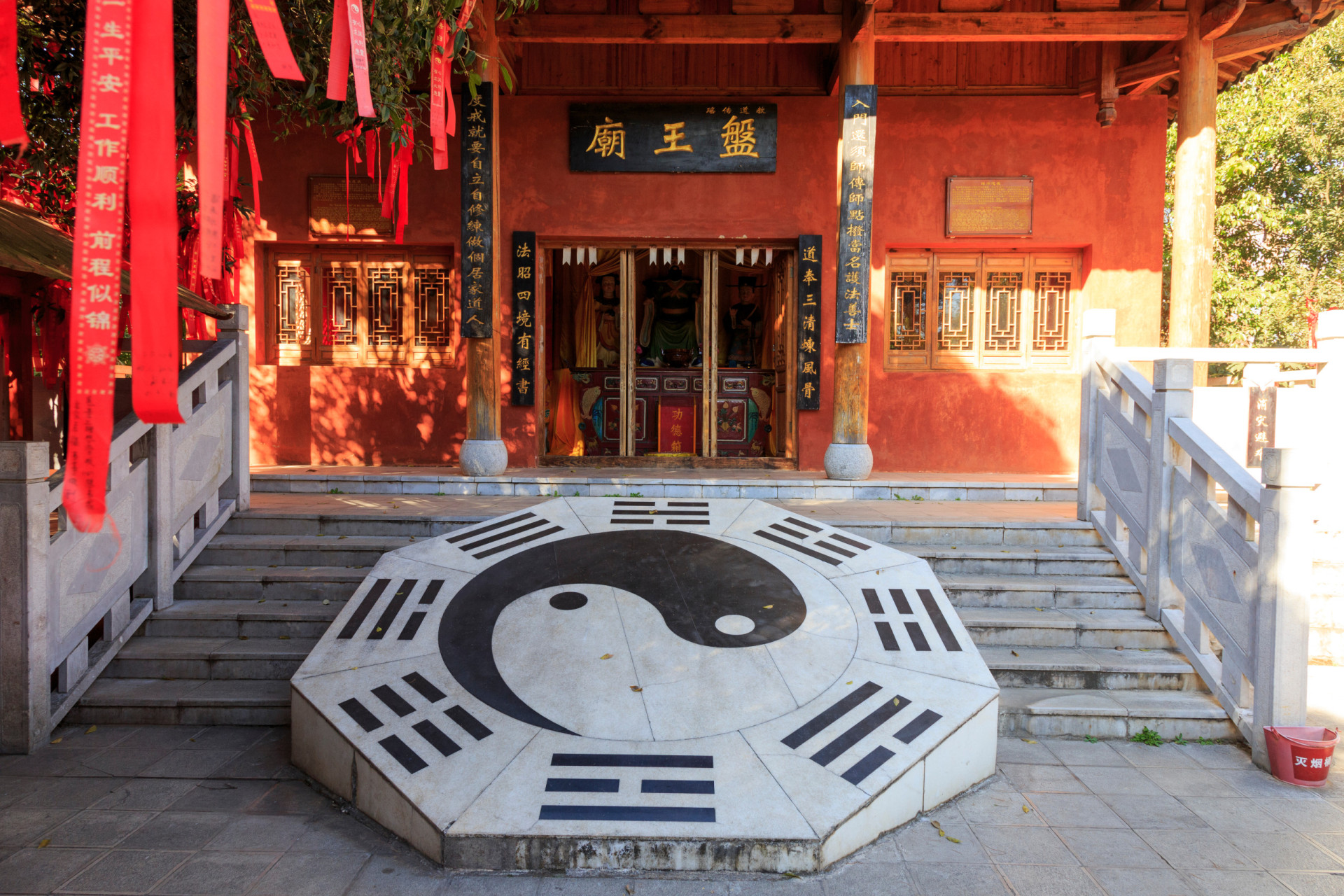 World’s most famous symbols: origins and meanings