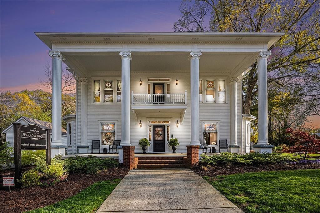 1890 Georgia Victorian with Sweeping Staircase, pine floors, Stained ...