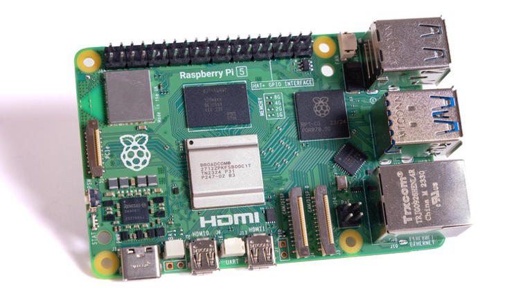 5 More Raspberry Pi Projects That Would Be Useful In Your Bedroom