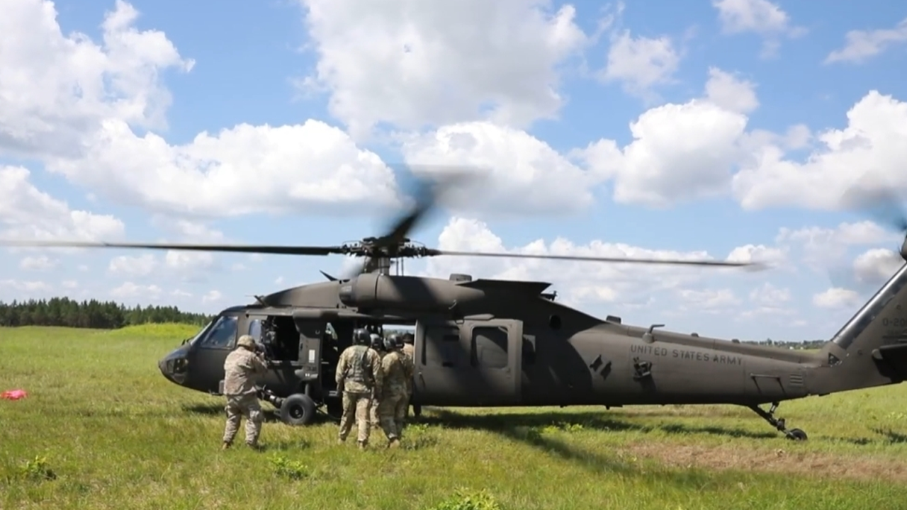 Wisconsin National Guard's 1st Battalion, 147th Aviation Regiment crews ...