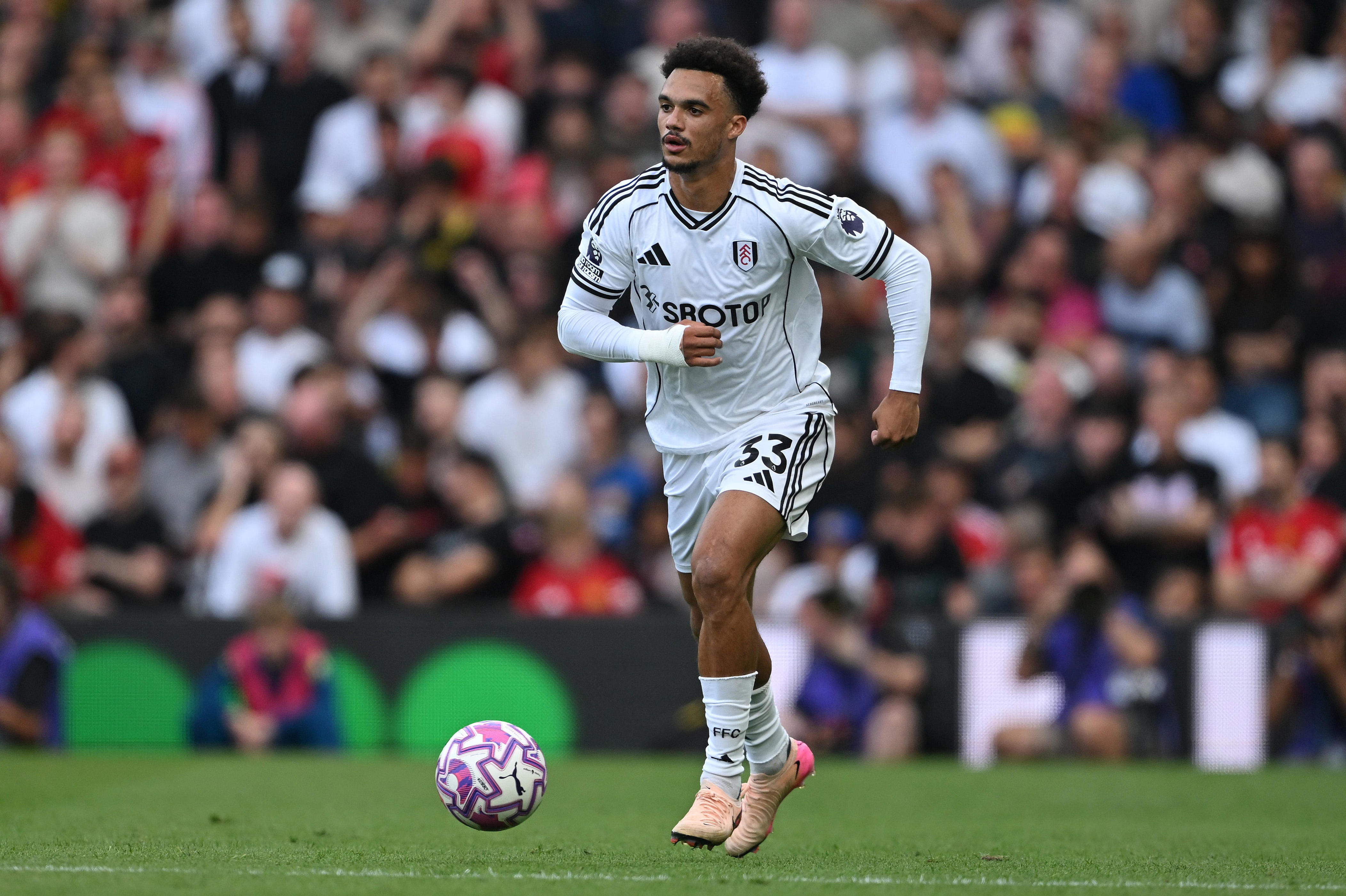 Fulham coach Silva provides positive Robinson injury update