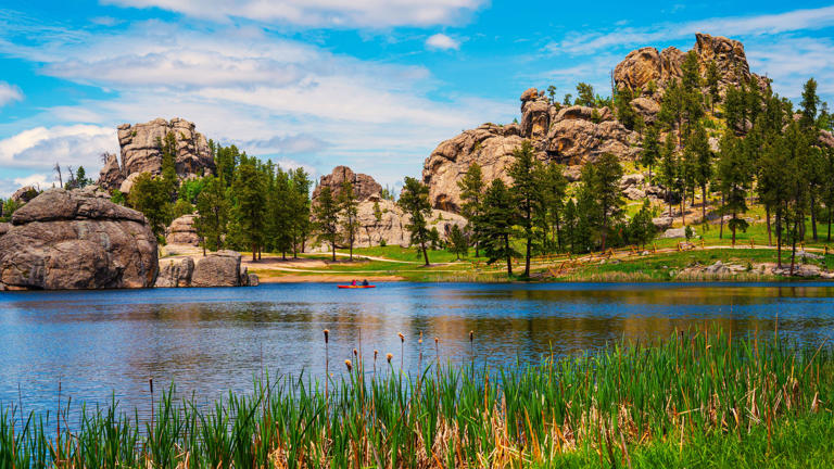 South Dakota's Largest State Park Is A Mirror Image Of Yellowstone ...