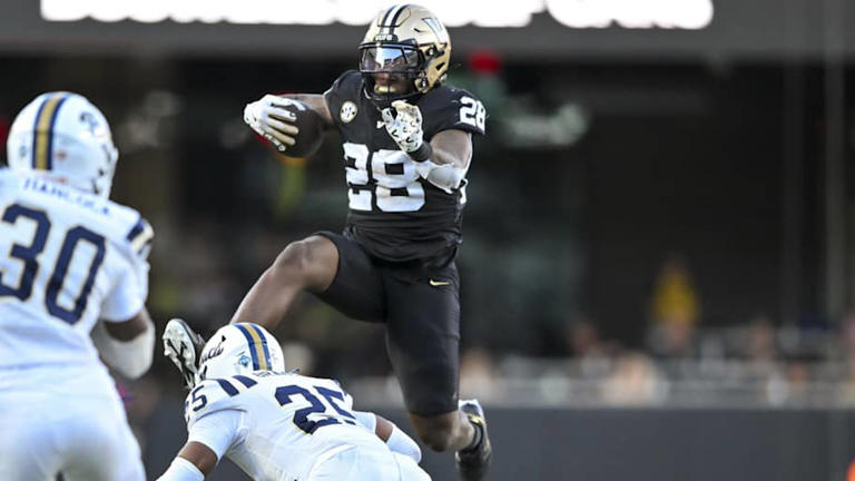 Sedrick Alexander Keeps Hurdling, Grinning and Believing After Saturday ...