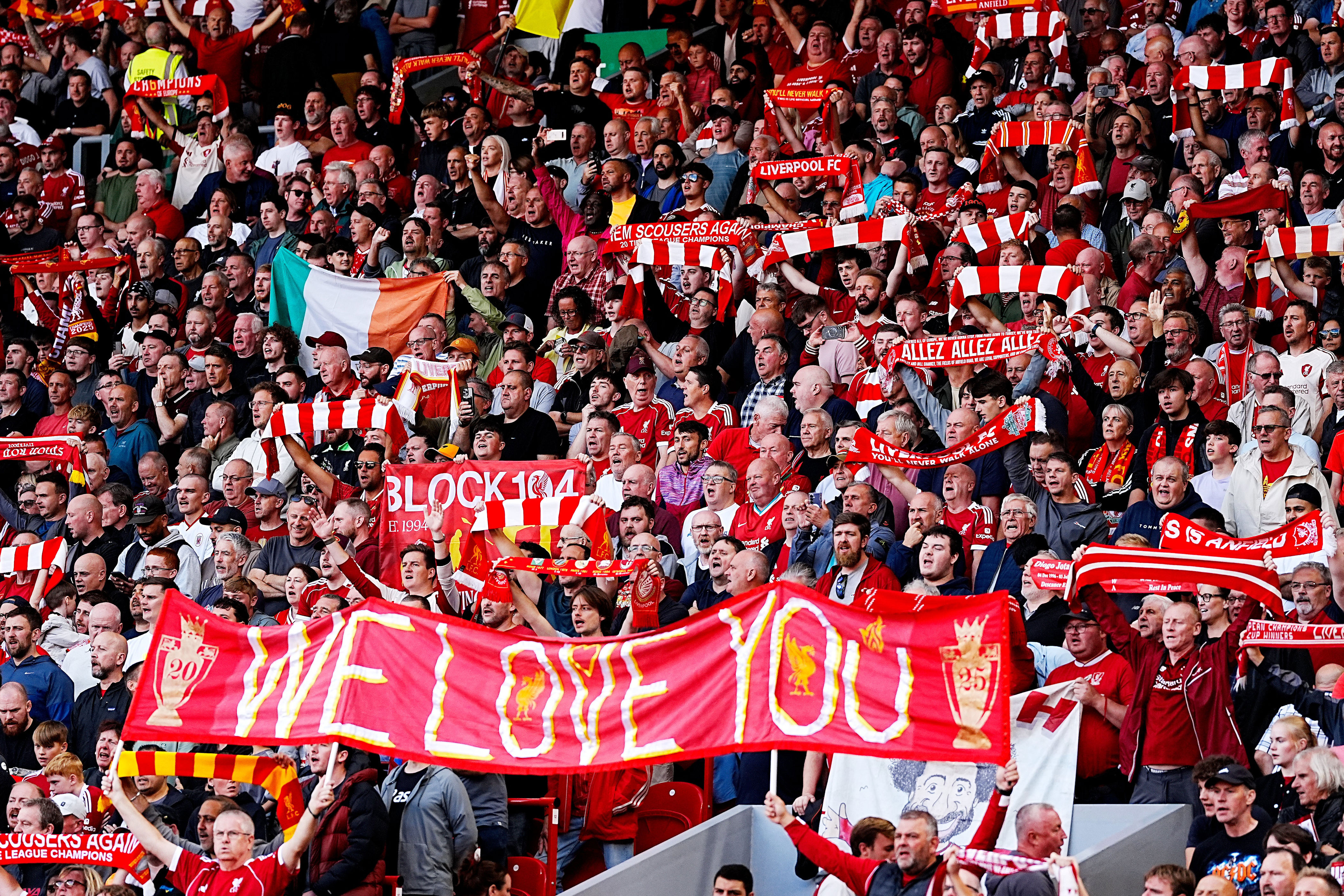 Liverpool v Arsenal live: David Raya points to new Premier League ball ...