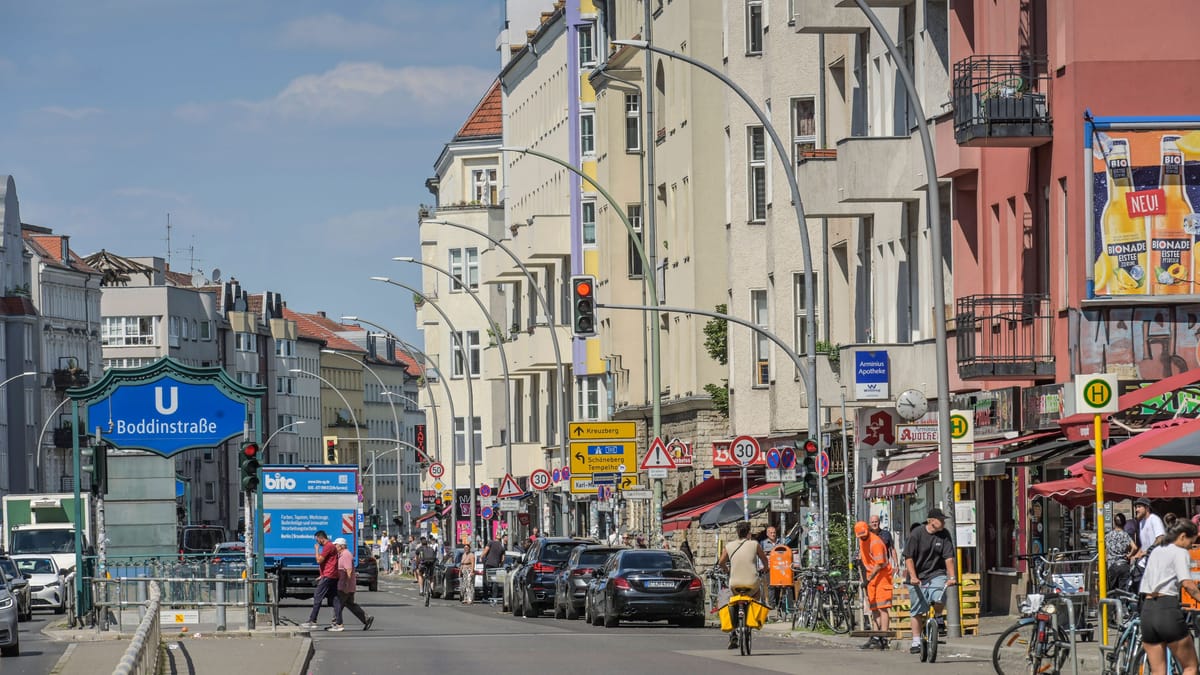 Vermummte Person schießt auf Café in der Hermannstraße