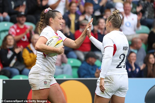 Chloe Kelly watches on and inspires England to 92-3 Women's Rugby World ...