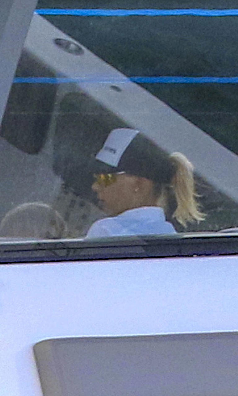 Enrique Iglesias and Anna Kournikova step out in Miami following baby news