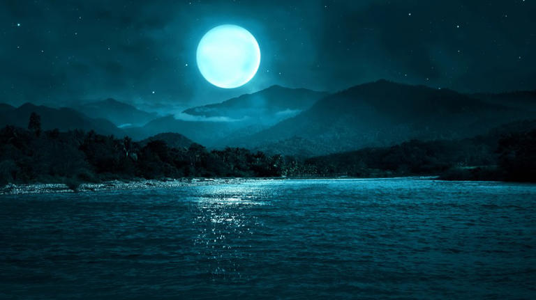 The 7 Coolest Moon Phenomena You Can Catch In The Night Sky