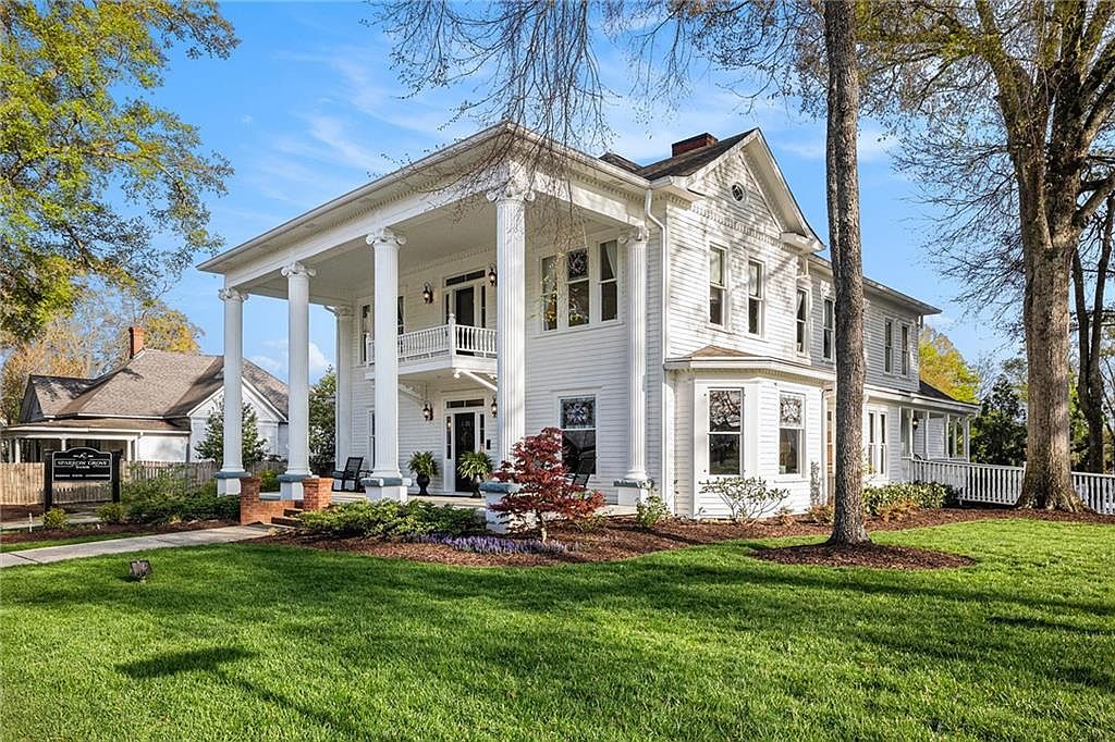 1890 Georgia Victorian with Sweeping Staircase, pine floors, Stained ...