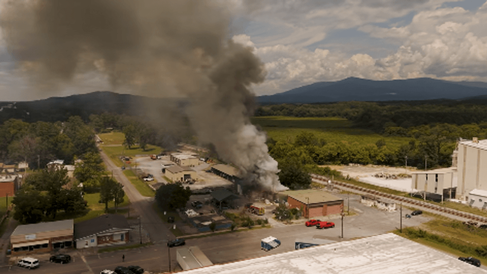 Chatsworth commercial fire under control; cause now under investigation