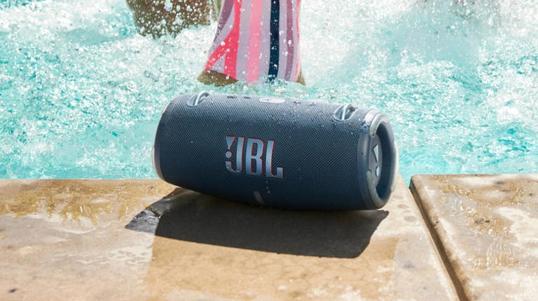 Who Makes JBL Speakers & How Good Are They? (According To Users)