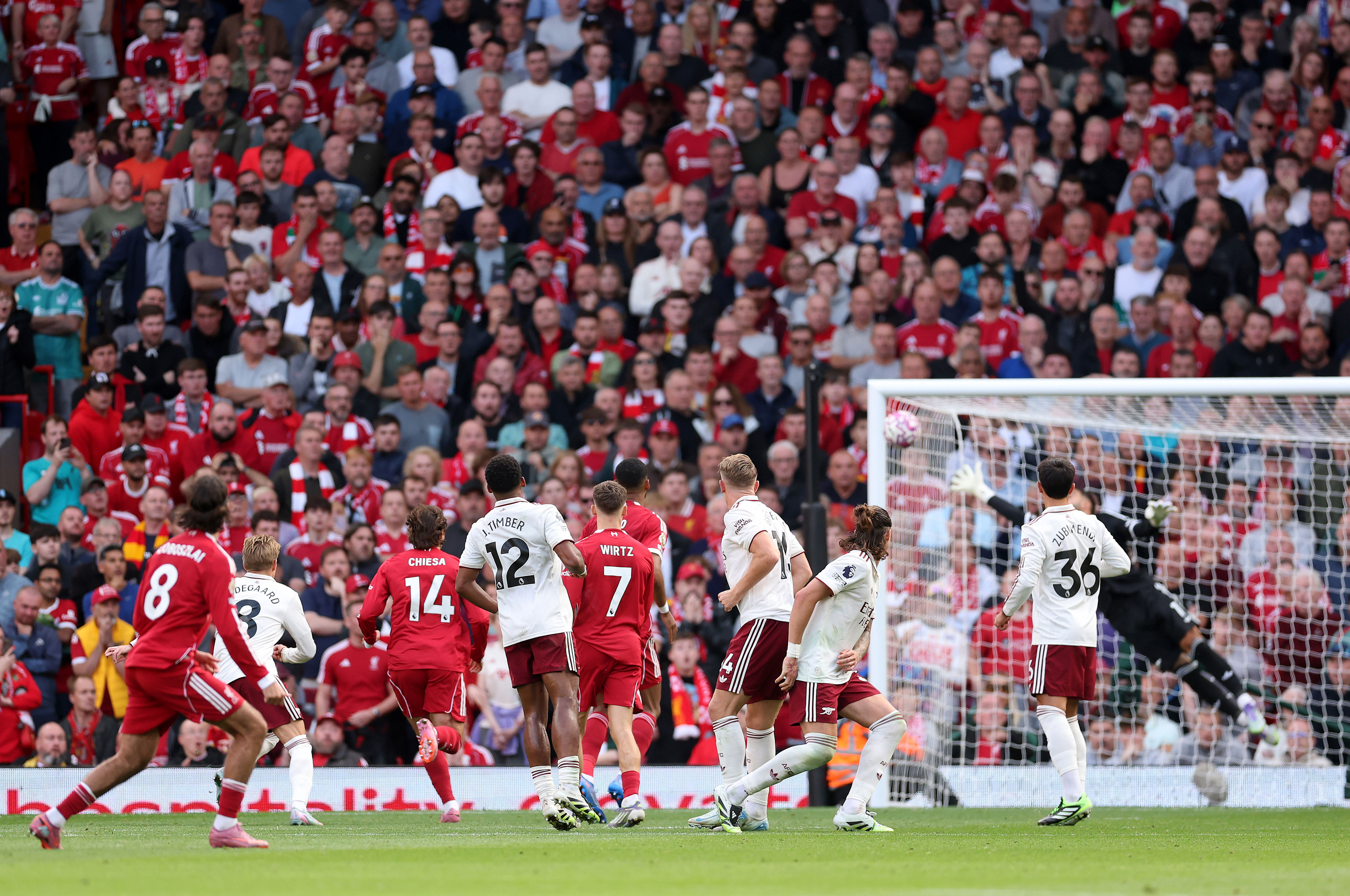Arsenal goalkeeper David Raya makes bizarre claim about new Premier ...
