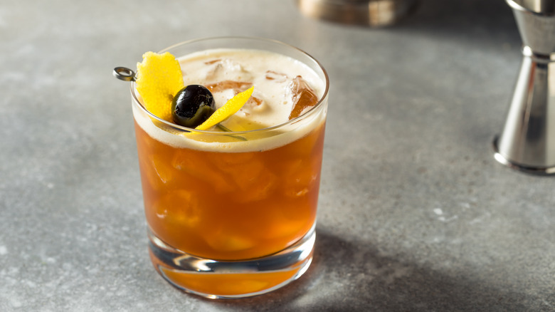 14 Egg White Cocktails For Classic, Frothy Fun