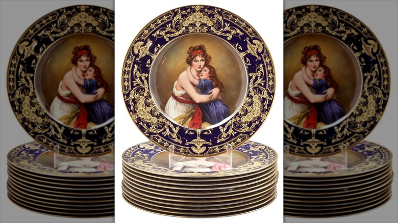 16 Vintage Plates That Are Worth A Fortune Today