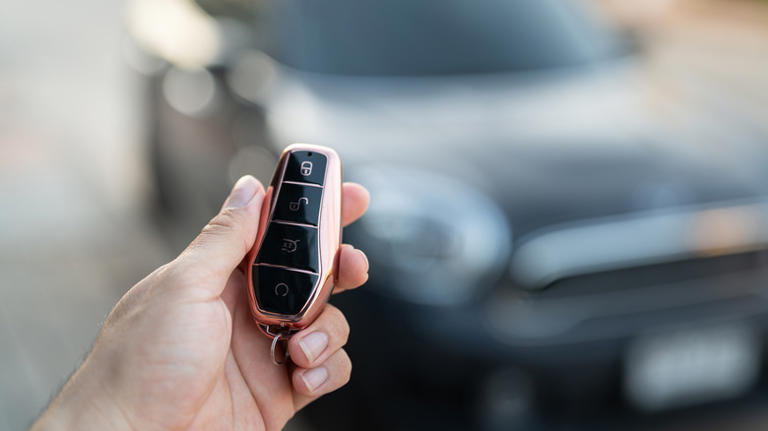 Don't Get Locked Out: How To Spot A Dying Key Fob Battery Before It's ...