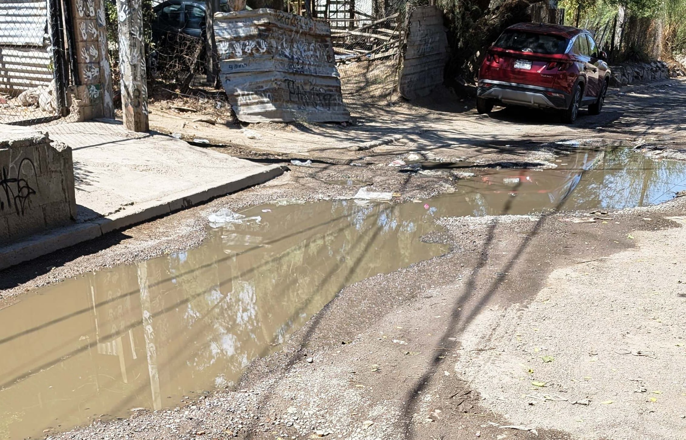 Colapsa drenaje en colonia San Ángel; temen inundaciones por lluvias