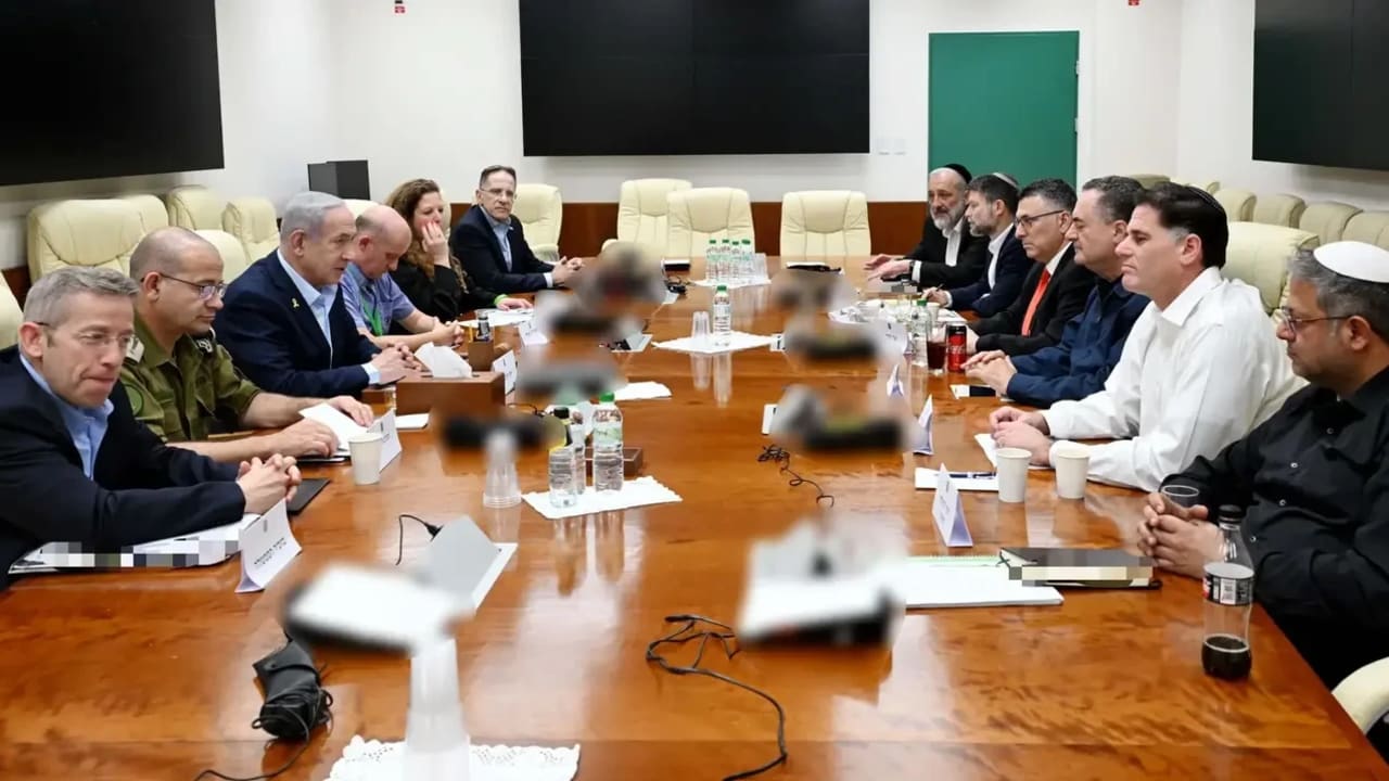 Trump told me 'forget partial deals, go in with full force,' Netanyahu ...