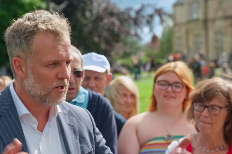 BBC Antique Roadshow audience gasp at value of man's £5 'junk'