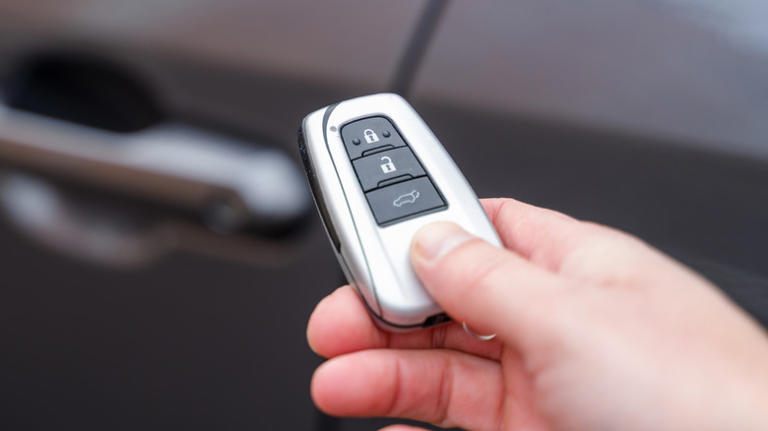 Don't Get Locked Out: How To Spot A Dying Key Fob Battery Before It's ...