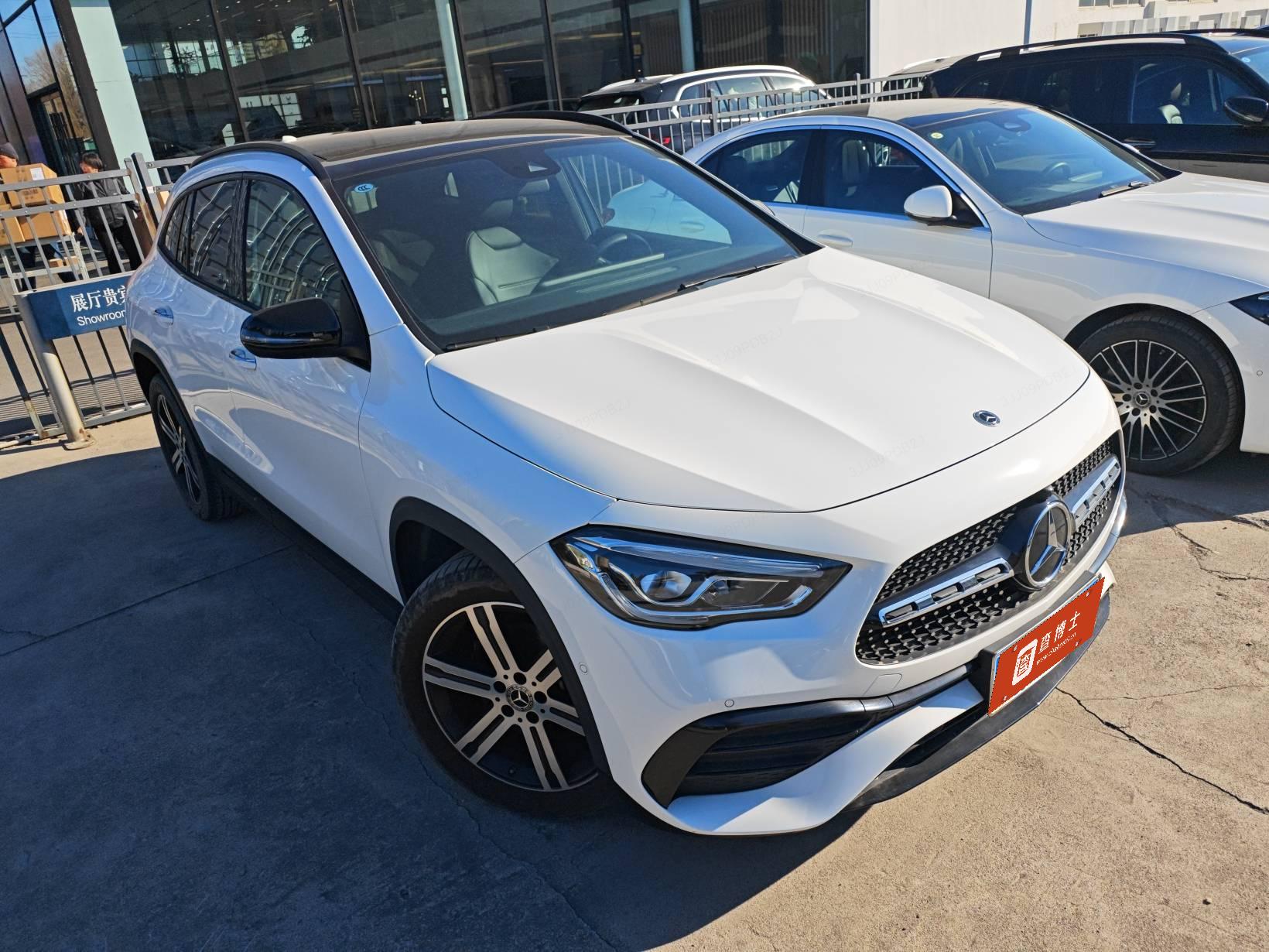 奔驰 奔驰GLA 2022款 GLA 220 4MATIC实拍图