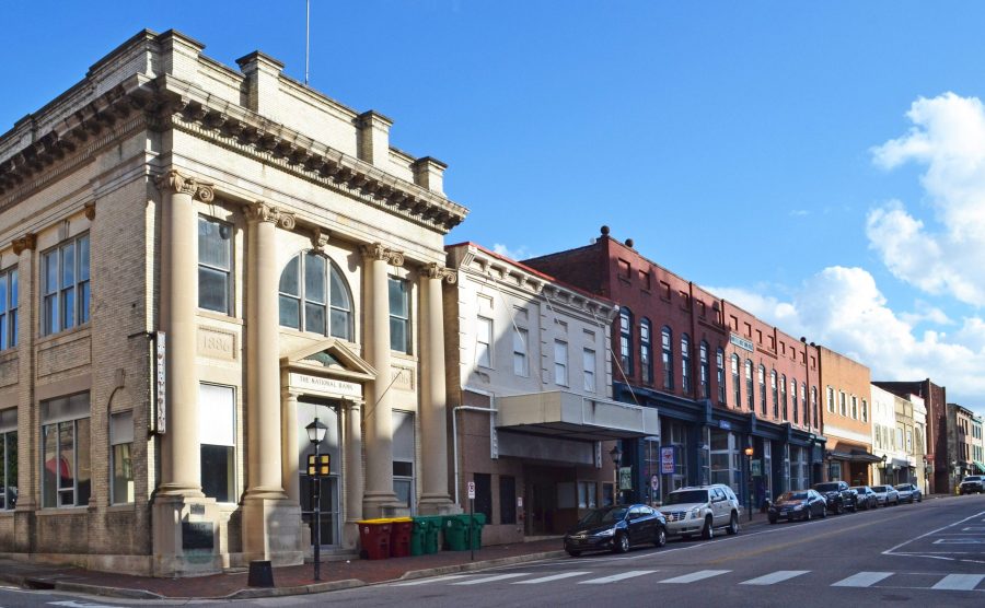 Petersburg’s newest addition: Wine lounge hosts grand opening